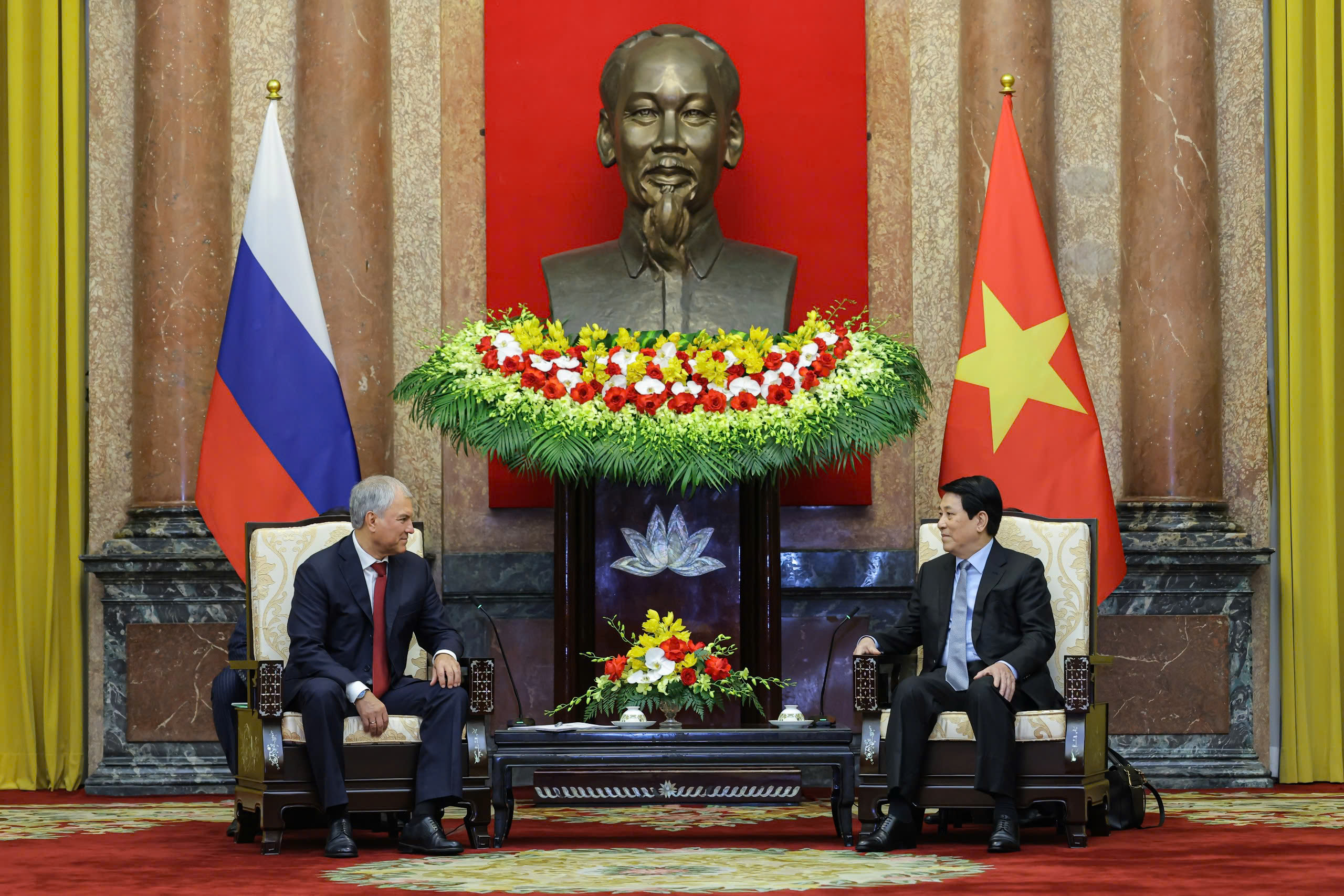 Vietnam’s key leaders meet Russian State Duma Chairman in Hanoi