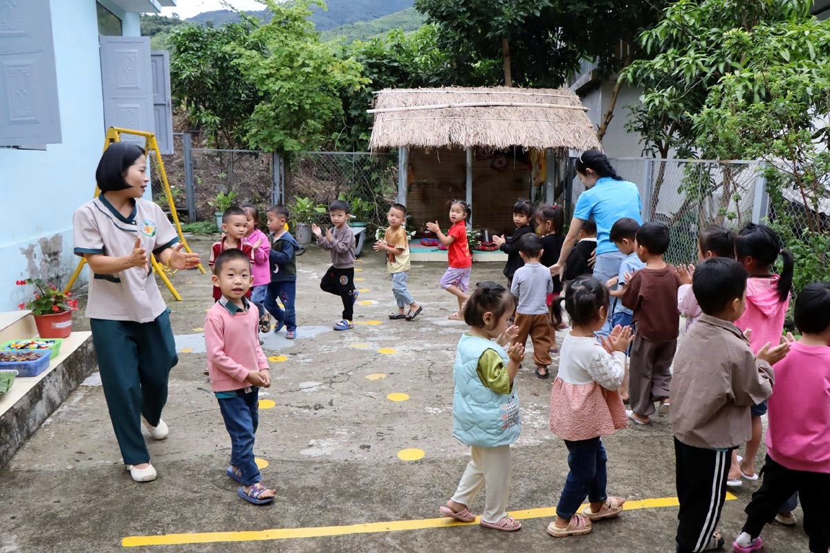 Frontline teachers disseminate literacy in border villages