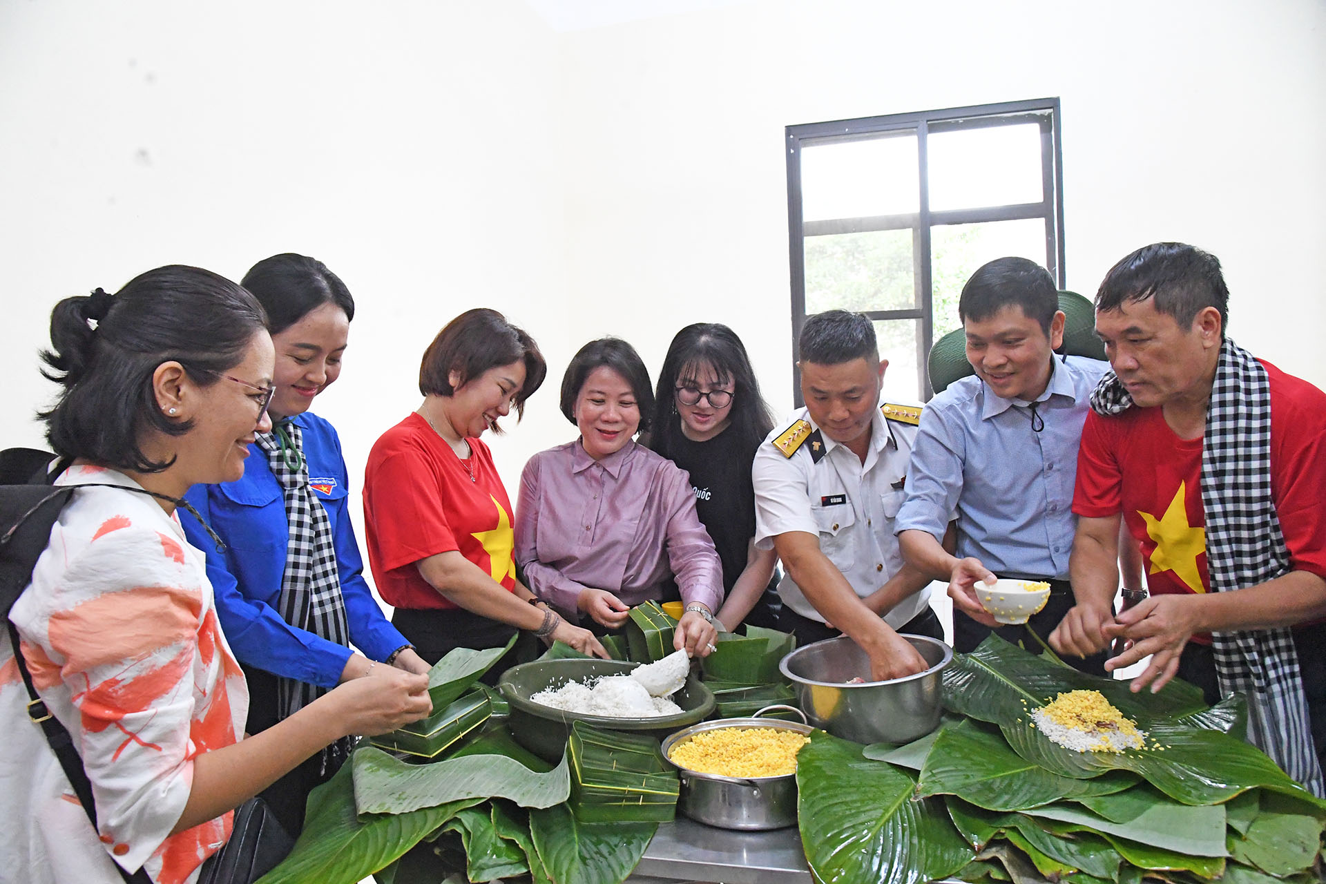 Lunar New Year gifts delivered to Nam Du island