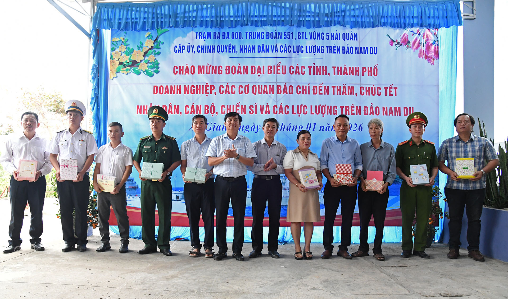 Lunar New Year gifts delivered to Nam Du island